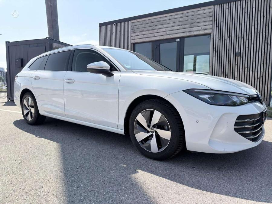 White Volkswagen Passat 2025 in Vilnius, with an engine capacity of 1.97 L and mileage of 26 thousand km for 29000 €, photo 4 on AUTOMOTO.COM.LV