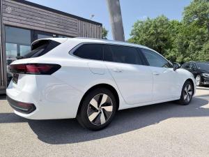 White Volkswagen Passat 2025 in Vilnius, with an engine capacity of 1.97 L and mileage of 26 thousand km for 29000 €, photo 5 on AUTOMOTO.COM.LV