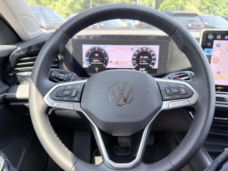 White Volkswagen Passat 2025 in Vilnius, with an engine capacity of 1.97 L and mileage of 26 thousand km for 29000 €, photo 12 on AUTOMOTO.COM.LV