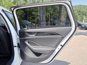 White Volkswagen Passat 2025 in Vilnius, with an engine capacity of 1.97 L and mileage of 26 thousand km for 29000 €, photo 18 on AUTOMOTO.COM.LV
