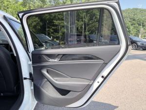 White Volkswagen Passat 2025 in Vilnius, with an engine capacity of 1.97 L and mileage of 26 thousand km for 28400 €, photo 18 on AUTOMOTO.COM.LV