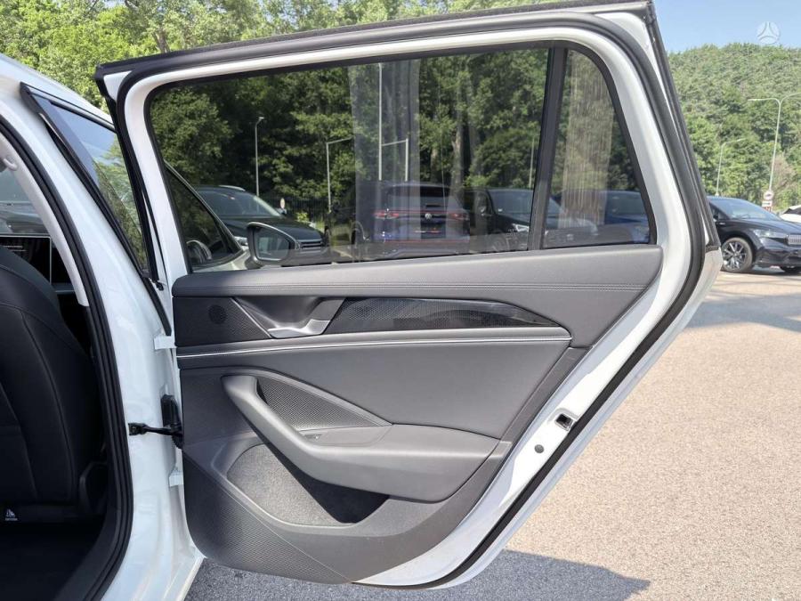 White Volkswagen Passat 2025 in Vilnius, with an engine capacity of 1.97 L and mileage of 26 thousand km for 28400 €, photo 18 on AUTOMOTO.COM.LV