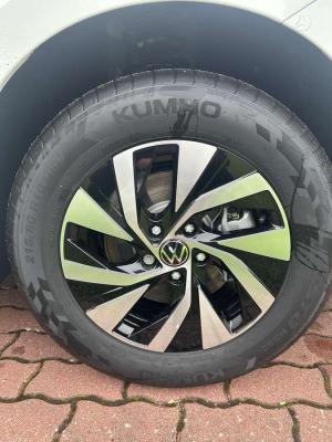 Balts Volkswagen Passat 2026 Panevēža, ar dzinēja tilpumu 1.50 L un nobraukumu 0 tūkst. km par 28990 €, foto 5 vietnē AUTOMOTO.COM.LV