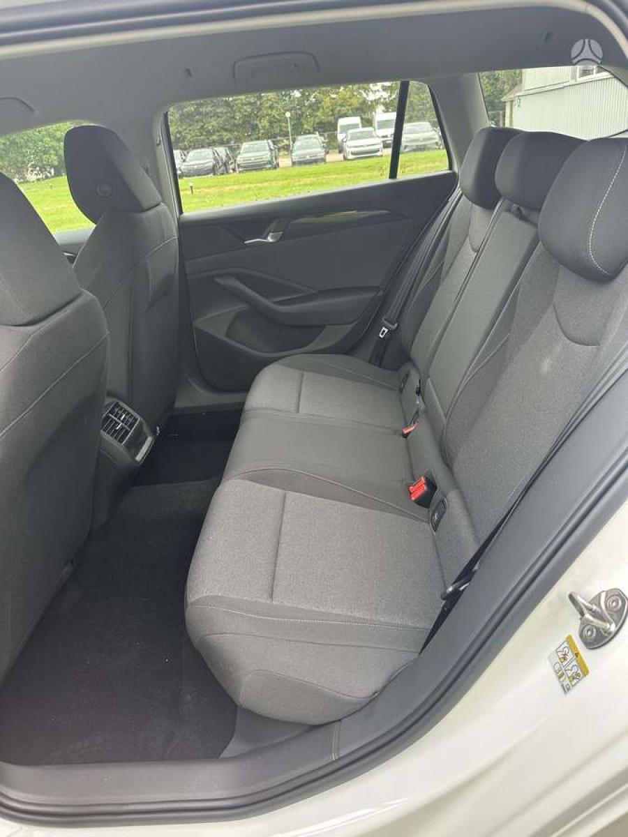 Balts Volkswagen Passat 2026 Panevēža, ar dzinēja tilpumu 1.50 L un nobraukumu 0 tūkst. km par 28990 €, foto 12 vietnē AUTOMOTO.COM.LV