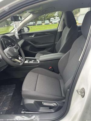 Balts Volkswagen Passat 2026 Panevēža, ar dzinēja tilpumu 1.50 L un nobraukumu 0 tūkst. km par 28990 €, foto 13 vietnē AUTOMOTO.COM.LV