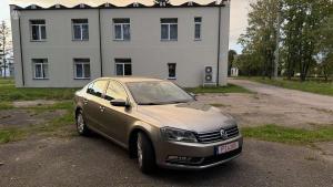 Yellow Volkswagen Passat 2012 in Alytus, with an engine capacity of 1.60 L and mileage of 301 thousand km for 4650 €, photo 3 on AUTOMOTO.COM.LV