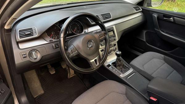 Фольксваген Пассат 2012 в Алитус на AUTOMOTO.COM.LV Желтый Фольксваген Пассат 2012 в Алитус, объемом двигателя 1.60 л и пробегом 301 тыс. км за 4650 €, фото 8 на AUTOMOTO.COM.LV
