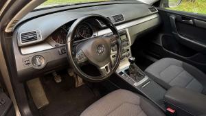 Yellow Volkswagen Passat 2012 in Alytus, with an engine capacity of 1.60 L and mileage of 301 thousand km for 4650 €, photo 8 on AUTOMOTO.COM.LV
