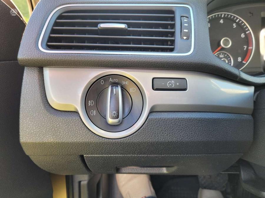 Dzeltens Volkswagen Passat 2015 Ukmergė, ar dzinēja tilpumu 1.80 L un nobraukumu 156 tūkst. km par 6930 €, foto 16 vietnē AUTOMOTO.COM.LV