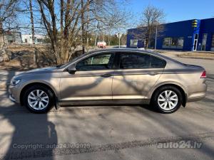 Yellow Volkswagen Passat 2016 in Paide, with an engine capacity of 1.40 L and mileage of 222 thousand km for 8690 €, photo 3 on AUTOMOTO.COM.LV