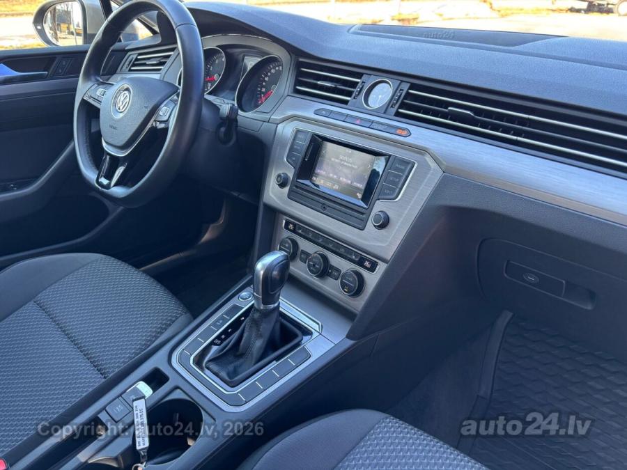 Yellow Volkswagen Passat 2016 in Paide, with an engine capacity of 1.40 L and mileage of 222 thousand km for 8690 €, photo 8 on AUTOMOTO.COM.LV