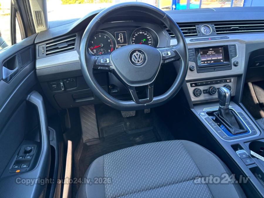 Yellow Volkswagen Passat 2016 in Paide, with an engine capacity of 1.40 L and mileage of 222 thousand km for 8690 €, photo 11 on AUTOMOTO.COM.LV
