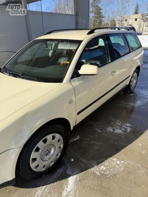 Yellow Volkswagen Passat 2002 in Vilnius, with an engine capacity of 1.90 L and mileage of 385 thousand km for 1600 €, photo 2 on AUTOMOTO.COM.LV
