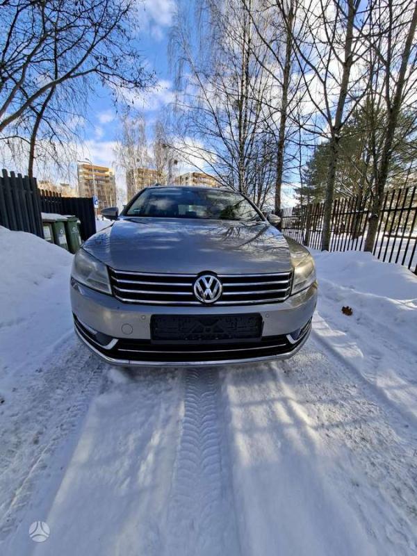 Yellow Volkswagen Passat 2012 in Kaunas, with an engine capacity of 1.60 L and mileage of 229 thousand km for 6250 €, photo 2 on AUTOMOTO.COM.LV