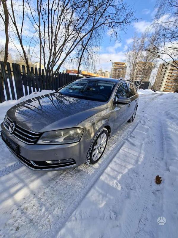 Yellow Volkswagen Passat 2012 in Kaunas, with an engine capacity of 1.60 L and mileage of 229 thousand km for 6250 €, photo 3 on AUTOMOTO.COM.LV