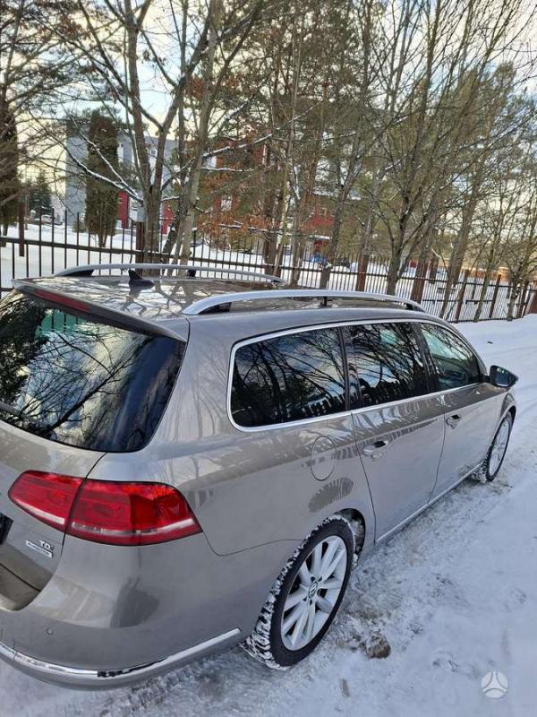 Yellow Volkswagen Passat 2012 in Kaunas, with an engine capacity of 1.60 L and mileage of 229 thousand km for 6250 €, photo 5 on AUTOMOTO.COM.LV