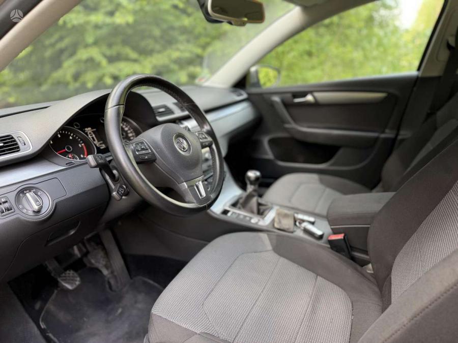Dzeltens Volkswagen Passat 2012 Viļņa, ar dzinēja tilpumu 1.97 L un nobraukumu 257 tūkst. km par 5700 €, foto 10 vietnē AUTOMOTO.COM.LV