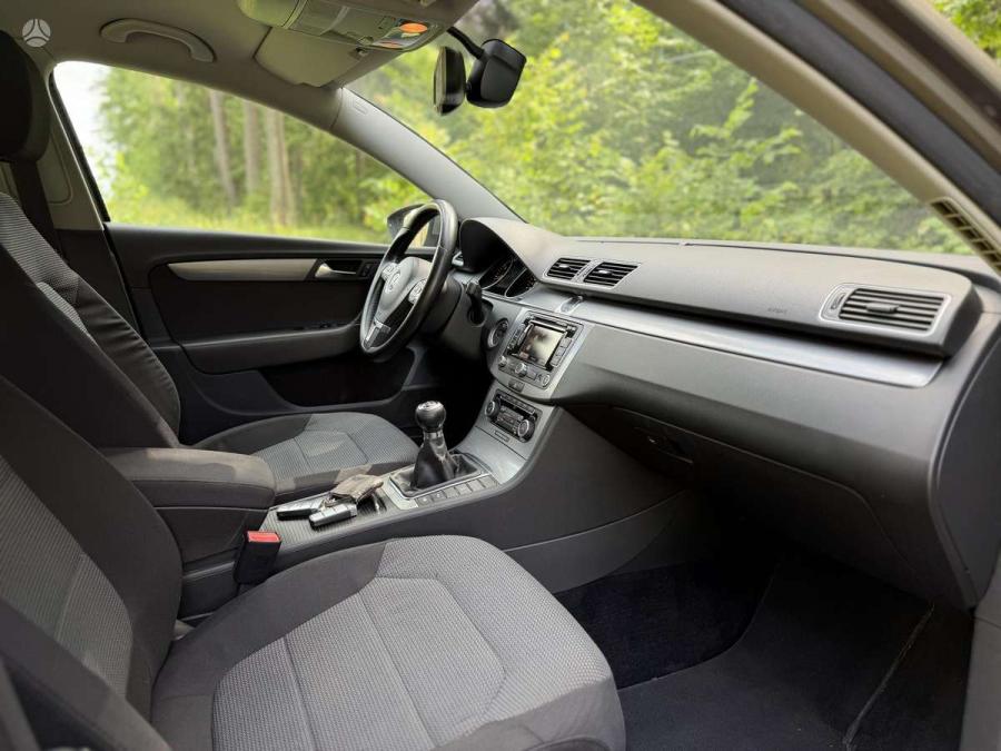 Dzeltens Volkswagen Passat 2012 Viļņa, ar dzinēja tilpumu 1.97 L un nobraukumu 257 tūkst. km par 5700 €, foto 13 vietnē AUTOMOTO.COM.LV