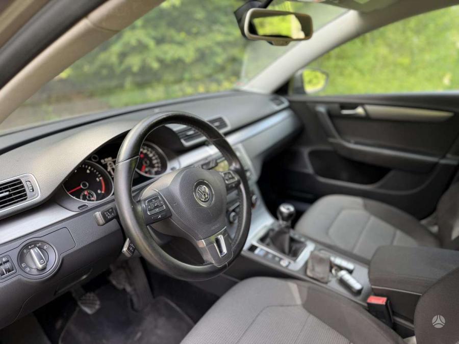 Dzeltens Volkswagen Passat 2012 Viļņa, ar dzinēja tilpumu 1.97 L un nobraukumu 257 tūkst. km par 5700 €, foto 16 vietnē AUTOMOTO.COM.LV
