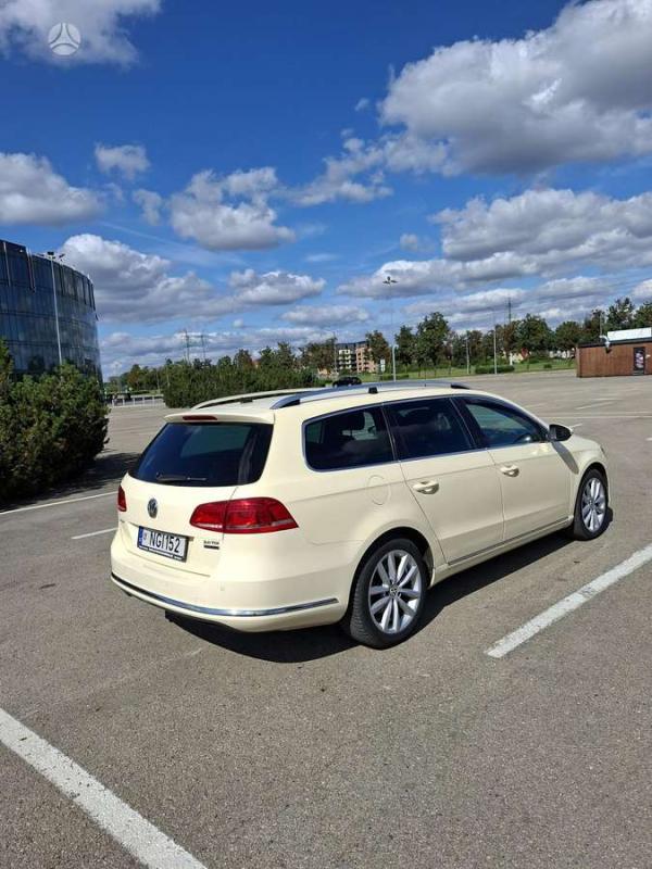 Yellow Volkswagen Passat 2013 in Siauliai, with an engine capacity of 1.97 L and mileage of 471 thousand km for 4500 €, photo 3 on AUTOMOTO.COM.LV
