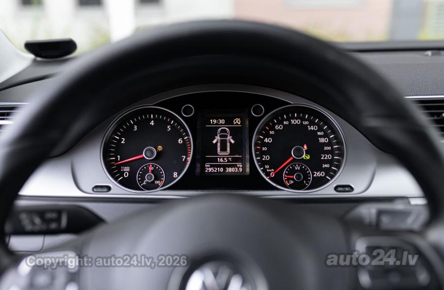 Dzeltens Volkswagen Passat 2014 Tallina, ar dzinēja tilpumu 1.40 L un nobraukumu 295 tūkst. km par 3999 €, foto 17 vietnē AUTOMOTO.COM.LV