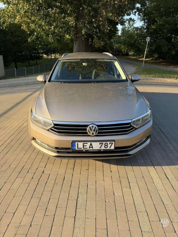 Yellow Volkswagen Passat 2015 in Kaunas, with an engine capacity of 1.80 L and mileage of 260 thousand km for 8200 €, photo 1 on AUTOMOTO.COM.LV