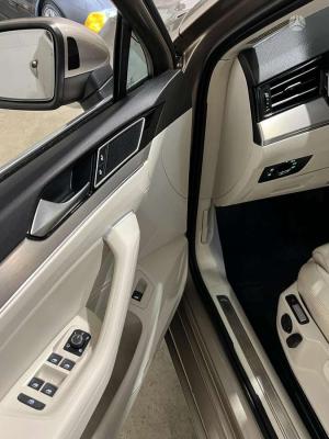 Yellow Volkswagen Passat 2015 in Klaipeda, with an engine capacity of 1.40 L and mileage of 138 thousand km for 12999 €, photo 17 on AUTOMOTO.COM.LV