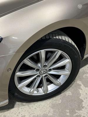 Yellow Volkswagen Passat 2015 in Klaipeda, with an engine capacity of 1.40 L and mileage of 138 thousand km for 12999 €, photo 18 on AUTOMOTO.COM.LV