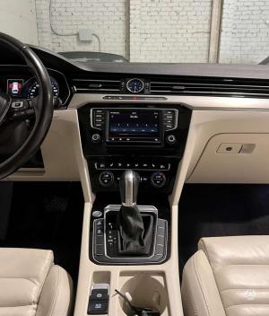 Yellow Volkswagen Passat 2015 in Klaipeda, with an engine capacity of 1.40 L and mileage of 138 thousand km for 12999 €, photo 21 on AUTOMOTO.COM.LV