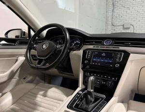 Yellow Volkswagen Passat 2015 in Klaipeda, with an engine capacity of 1.40 L and mileage of 138 thousand km for 12999 €, photo 28 on AUTOMOTO.COM.LV