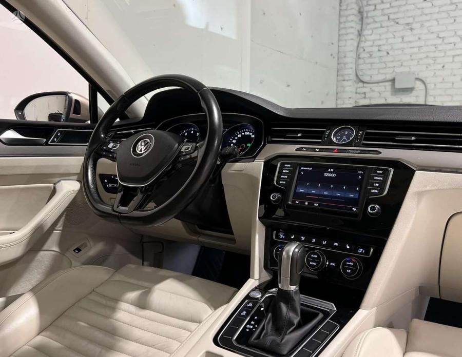 Yellow Volkswagen Passat 2015 in Klaipeda, with an engine capacity of 1.40 L and mileage of 138 thousand km for 12999 €, photo 28 on AUTOMOTO.COM.LV