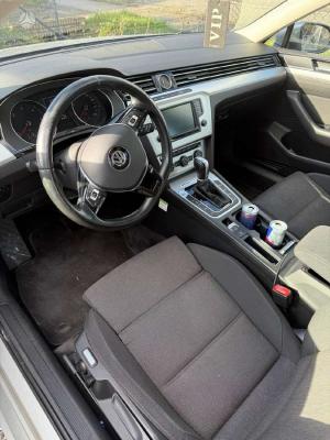 Yellow Volkswagen Passat 2017 in Siauliai, with an engine capacity of 1.60 L and mileage of 240 thousand km for 8100 €, photo 4 on AUTOMOTO.COM.LV