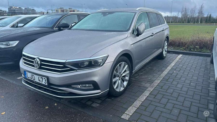 Yellow Volkswagen Passat 2020 in Vilnius, with an engine capacity of 1.98 L and mileage of 131 thousand km for 21900 €, photo 1 on AUTOMOTO.COM.LV