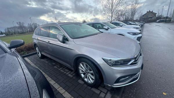 Yellow Volkswagen Passat 2020 in Vilnius, with an engine capacity of 1.98 L and mileage of 131 thousand km for 21900 €, photo 2 on AUTOMOTO.COM.LV