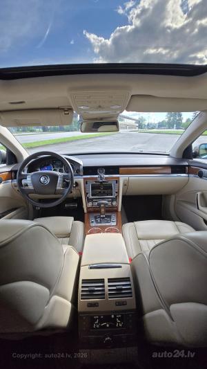 Beige Volkswagen Phaeton 2013 in Tallinn, with an engine capacity of 3.00 L and mileage of 270 thousand km for 9000 €, photo  on AUTOMOTO.COM.LV