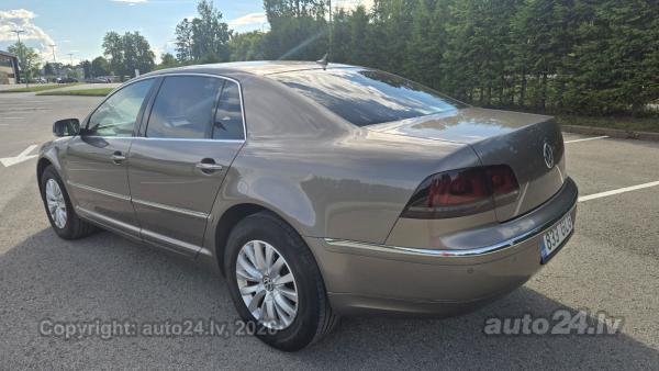 Beige Volkswagen Phaeton 2013 in Tallinn, with an engine capacity of 3.00 L and mileage of 270 thousand km for 9000 €, photo 5 on AUTOMOTO.COM.LV