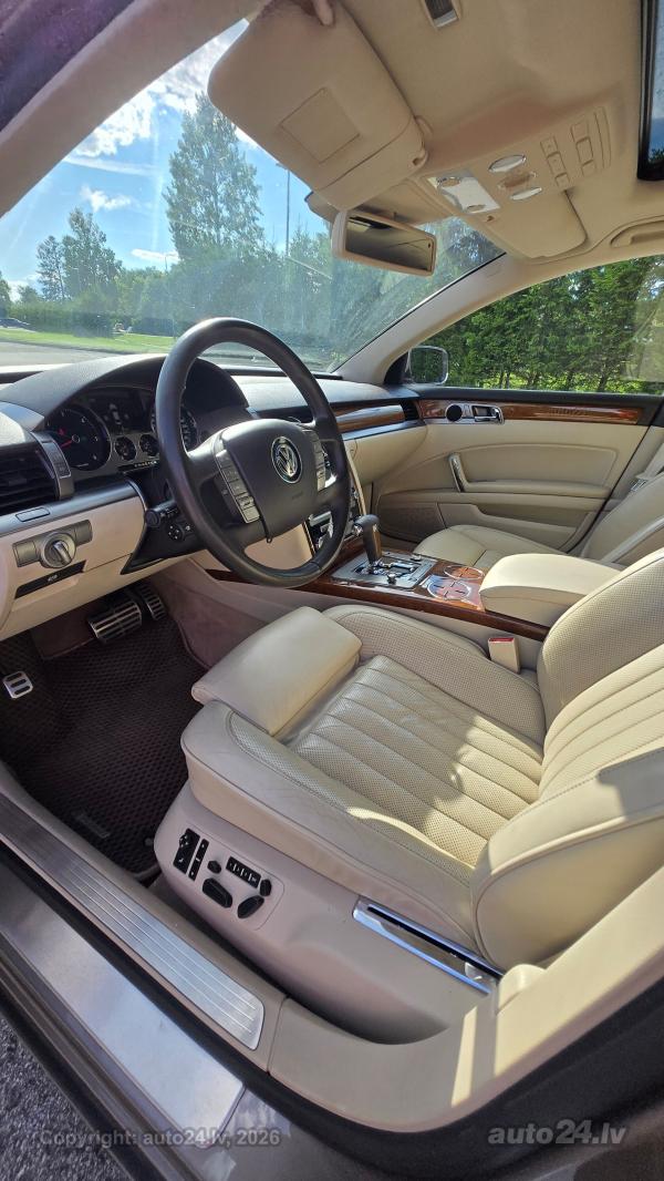 Beige Volkswagen Phaeton 2013 in Tallinn, with an engine capacity of 3.00 L and mileage of 270 thousand km for 9000 €, photo 9 on AUTOMOTO.COM.LV