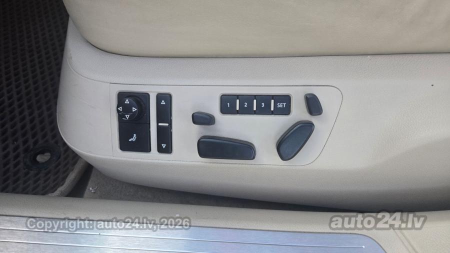 Beige Volkswagen Phaeton 2013 in Tallinn, with an engine capacity of 3.00 L and mileage of 270 thousand km for 9000 €, photo 11 on AUTOMOTO.COM.LV