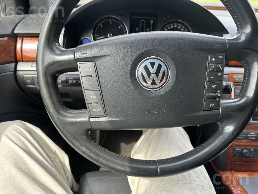 Melns Volkswagen Phaeton 2005 Daugavpils, ar dzinēja tilpumu 3.00 L un nobraukumu 290 tūkst. km par 3500 €, foto 11 vietnē AUTOMOTO.COM.LV