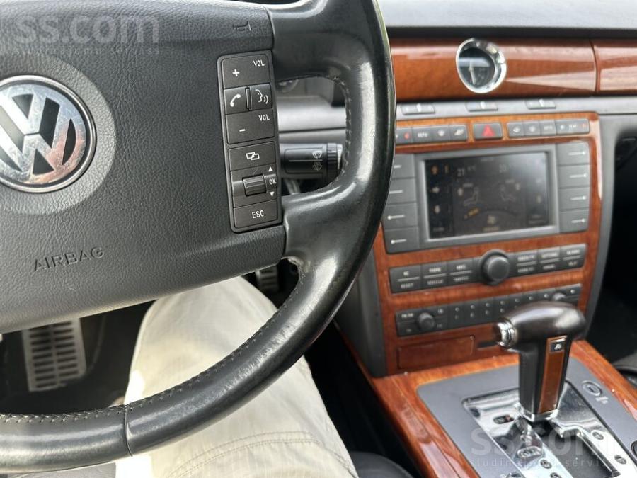 Melns Volkswagen Phaeton 2005 Daugavpils, ar dzinēja tilpumu 3.00 L un nobraukumu 290 tūkst. km par 3500 €, foto 14 vietnē AUTOMOTO.COM.LV