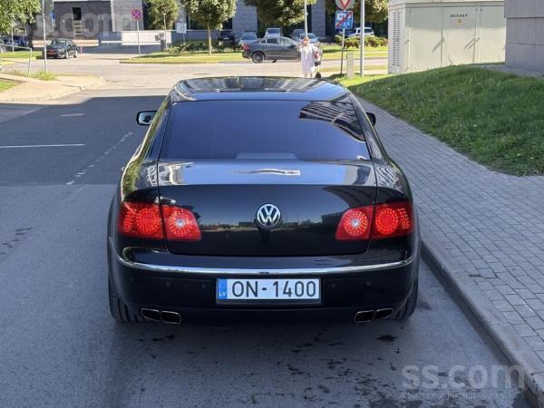 Black Volkswagen Phaeton 2004 in Riga, with an engine capacity of 6.00 L and mileage of 151 thousand km for 12000 €, photo 6 on AUTOMOTO.COM.LV