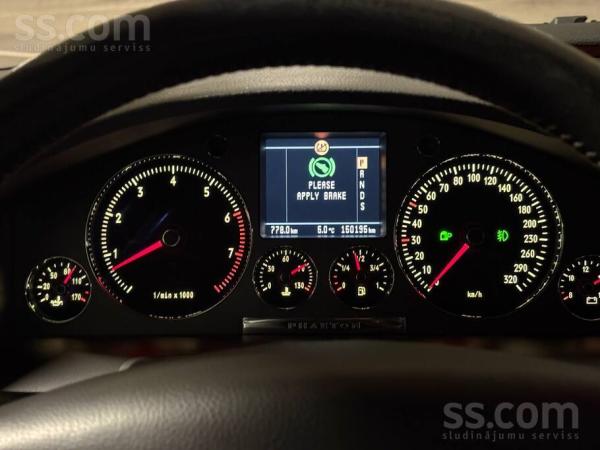 Black Volkswagen Phaeton 2004 in Riga, with an engine capacity of 6.00 L and mileage of 151 thousand km for 12000 €, photo 9 on AUTOMOTO.COM.LV
