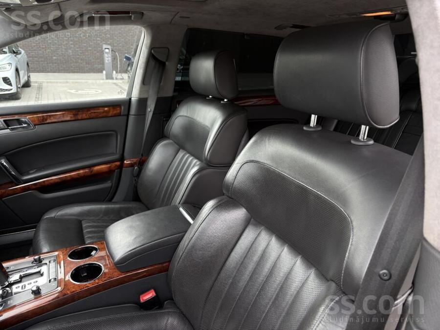 Melns Volkswagen Phaeton 2004 Rīga, ar dzinēja tilpumu 6.00 L un nobraukumu 151 tūkst. km par 12000 €, foto 16 vietnē AUTOMOTO.COM.LV