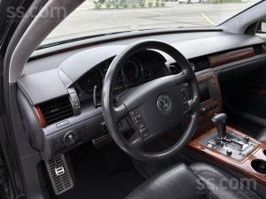Melns Volkswagen Phaeton 2004 Rīga, ar dzinēja tilpumu 6.00 L un nobraukumu 151 tūkst. km par 12000 €, foto 18 vietnē AUTOMOTO.COM.LV