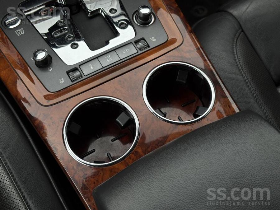 Melns Volkswagen Phaeton 2004 Rīga, ar dzinēja tilpumu 6.00 L un nobraukumu 151 tūkst. km par 12000 €, foto 20 vietnē AUTOMOTO.COM.LV