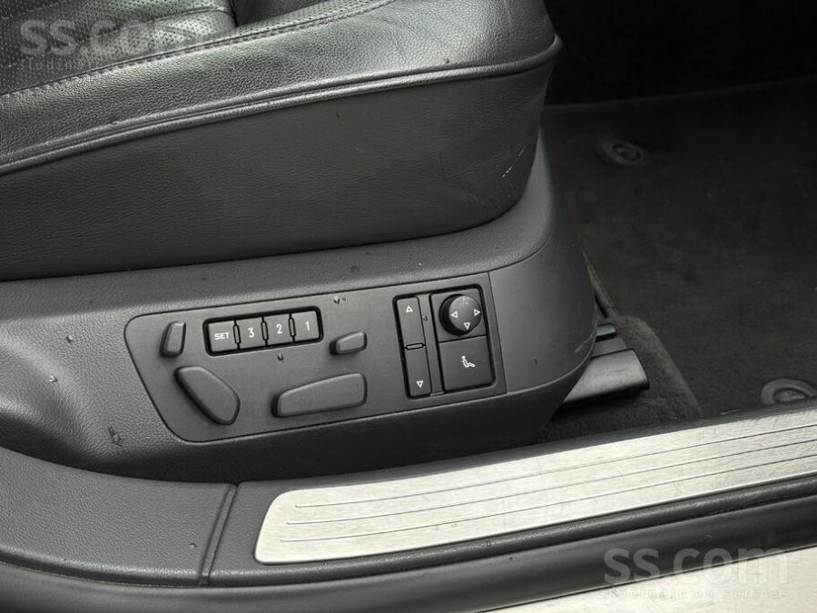 Melns Volkswagen Phaeton 2004 Rīga, ar dzinēja tilpumu 6.00 L un nobraukumu 151 tūkst. km par 12000 €, foto 23 vietnē AUTOMOTO.COM.LV
