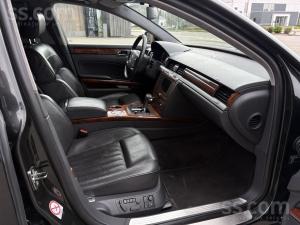 Melns Volkswagen Phaeton 2004 Rīga, ar dzinēja tilpumu 6.00 L un nobraukumu 151 tūkst. km par 12000 €, foto 24 vietnē AUTOMOTO.COM.LV