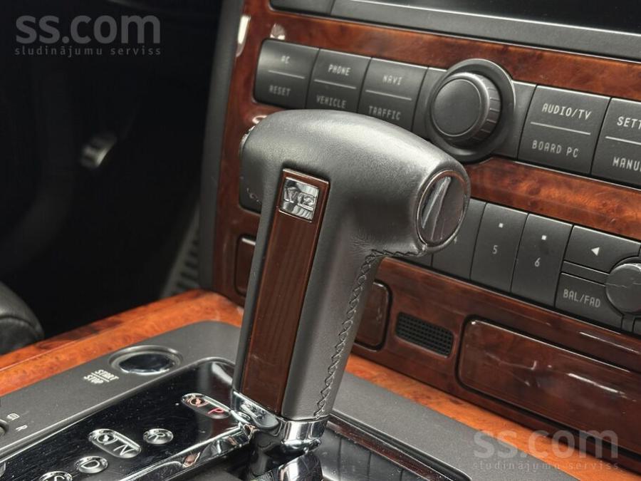 Melns Volkswagen Phaeton 2004 Rīga, ar dzinēja tilpumu 6.00 L un nobraukumu 151 tūkst. km par 12000 €, foto 25 vietnē AUTOMOTO.COM.LV