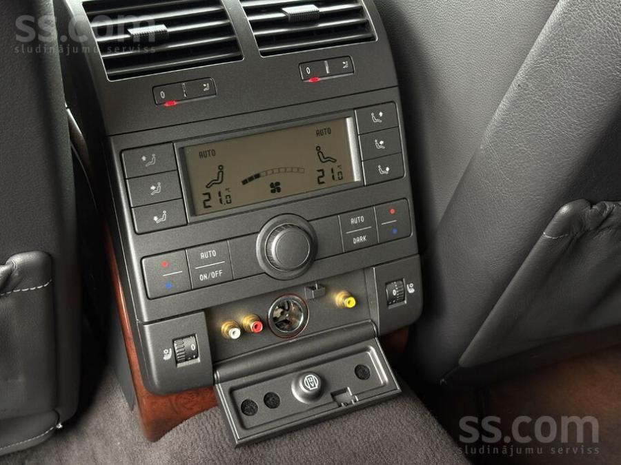 Melns Volkswagen Phaeton 2004 Rīga, ar dzinēja tilpumu 6.00 L un nobraukumu 151 tūkst. km par 12000 €, foto 29 vietnē AUTOMOTO.COM.LV