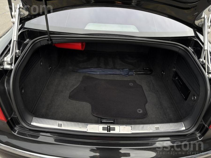 Melns Volkswagen Phaeton 2004 Rīga, ar dzinēja tilpumu 6.00 L un nobraukumu 151 tūkst. km par 12000 €, foto 35 vietnē AUTOMOTO.COM.LV